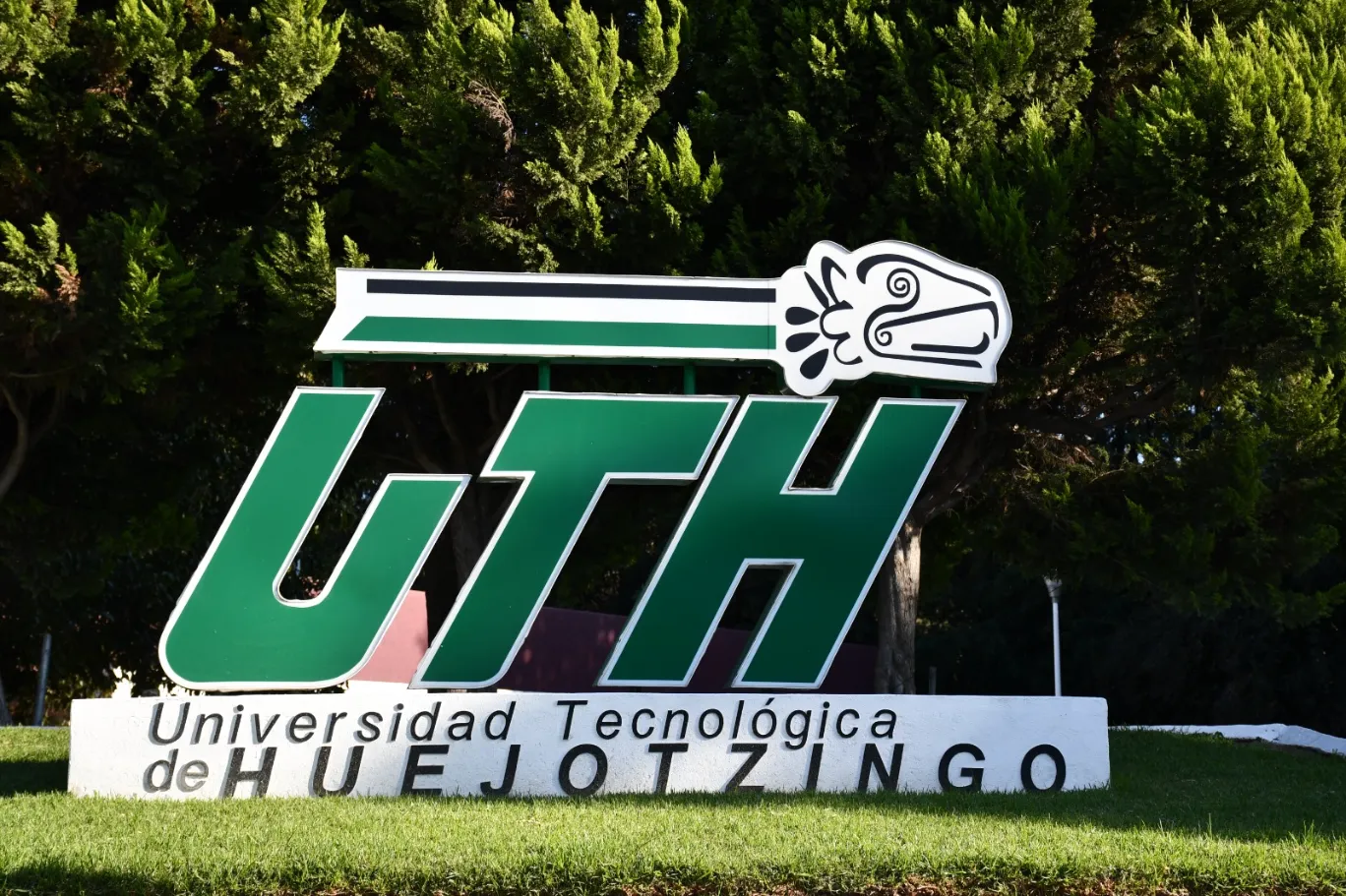 UTH dentro de las 30 mejores universidades del estado | Exclusivas Puebla
